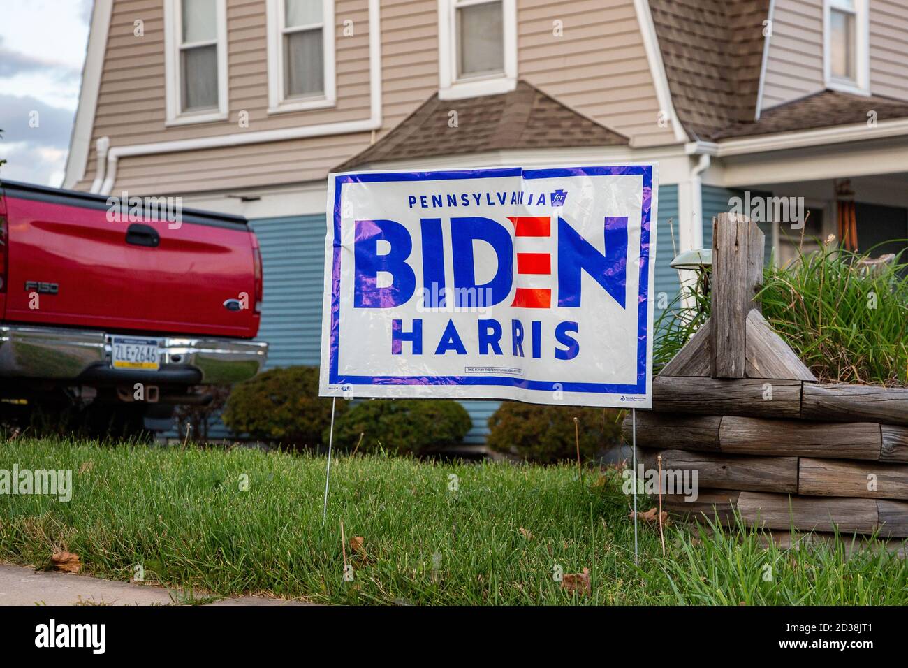 Biden harris sign yard hi-res stock photography and images - Alamy