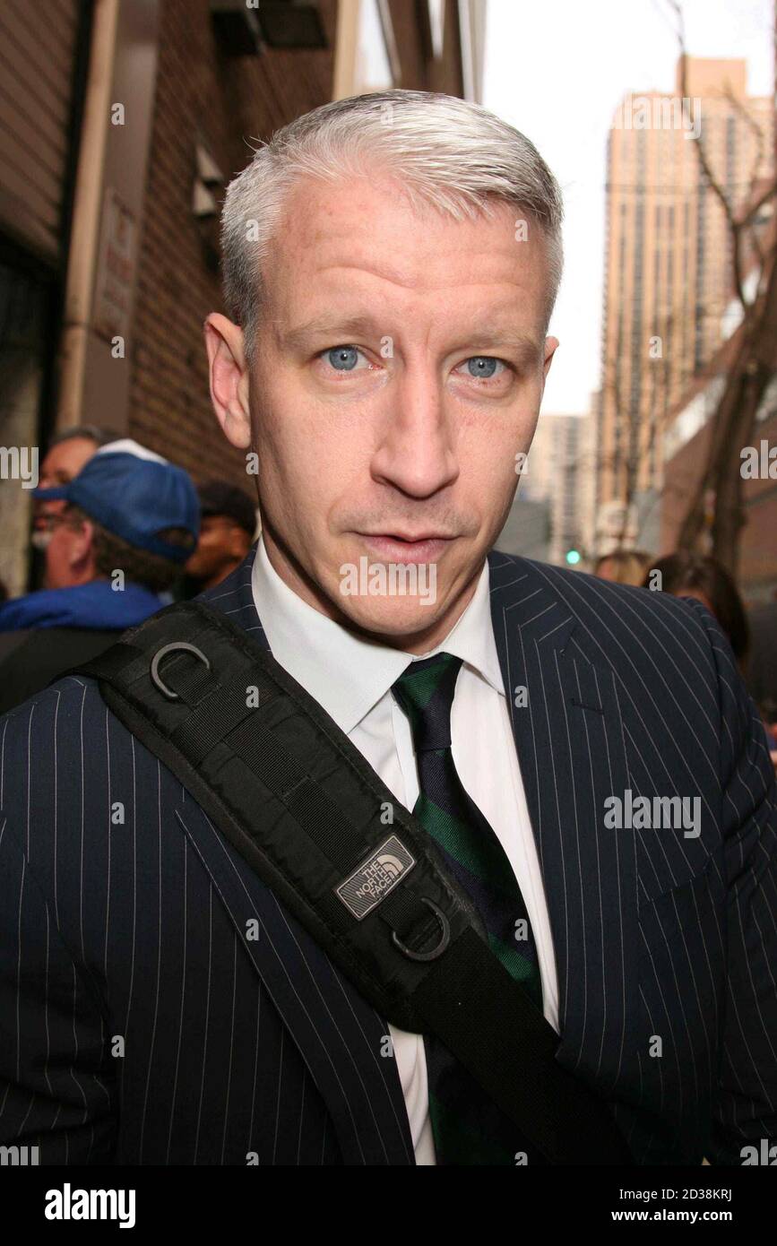 Anderson cooper abc hi-res stock photography and images - Alamy