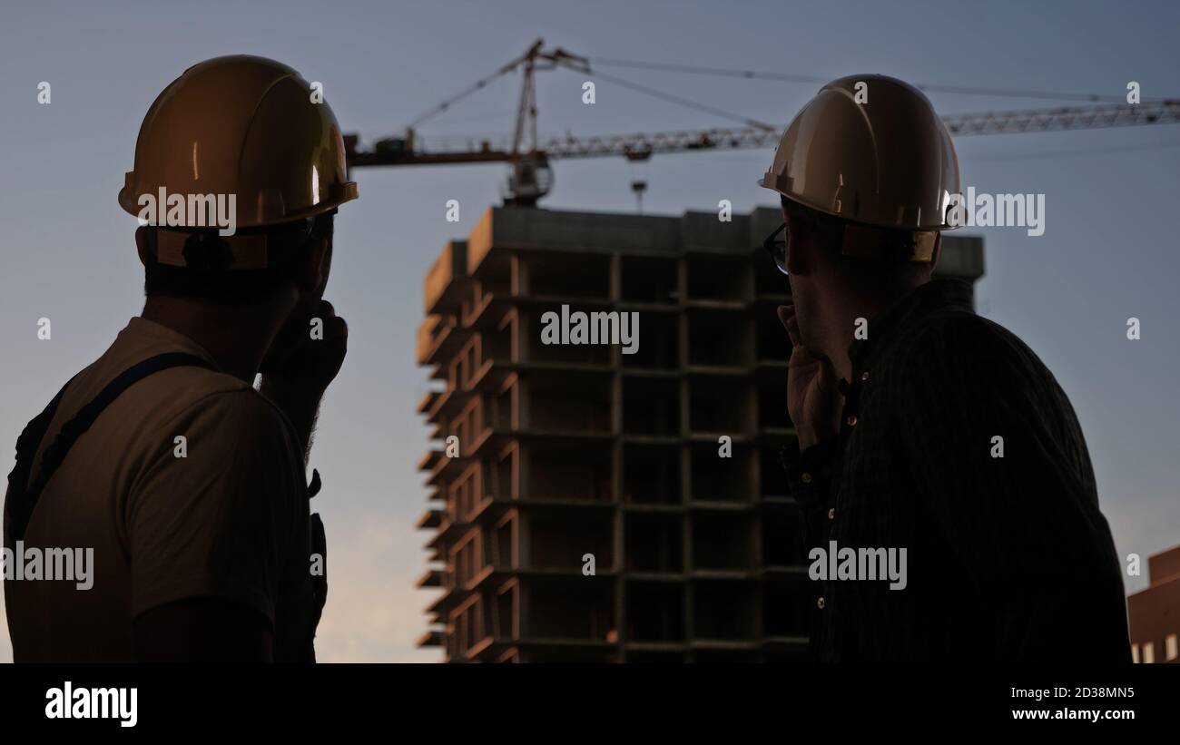 Workmen having a break and smoking a cigarette Stock Photo - Alamy