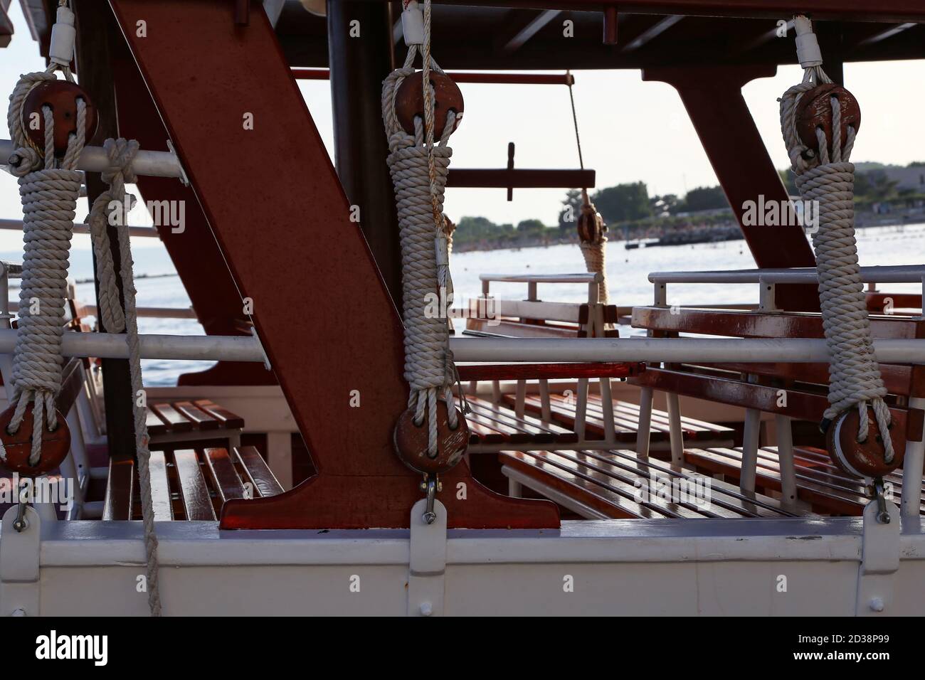 Ropes on the luxury boats Stock Photo - Alamy