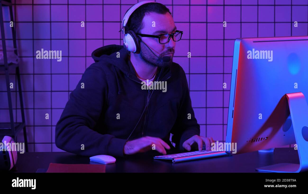 Headphones professional esports streamer hi-res stock photography and ...