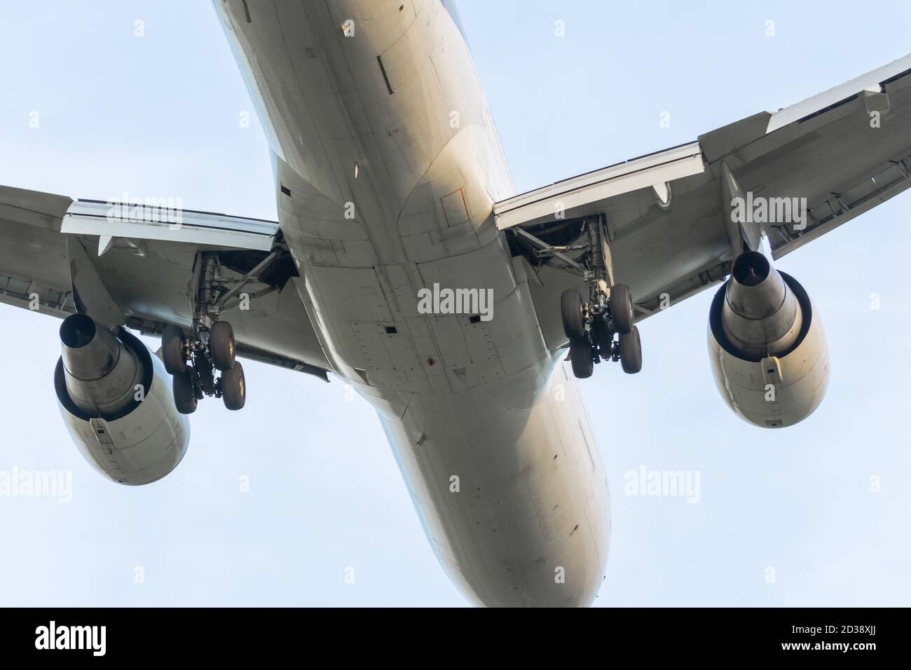 Nose wheel landing gear hi-res stock photography and images - Alamy