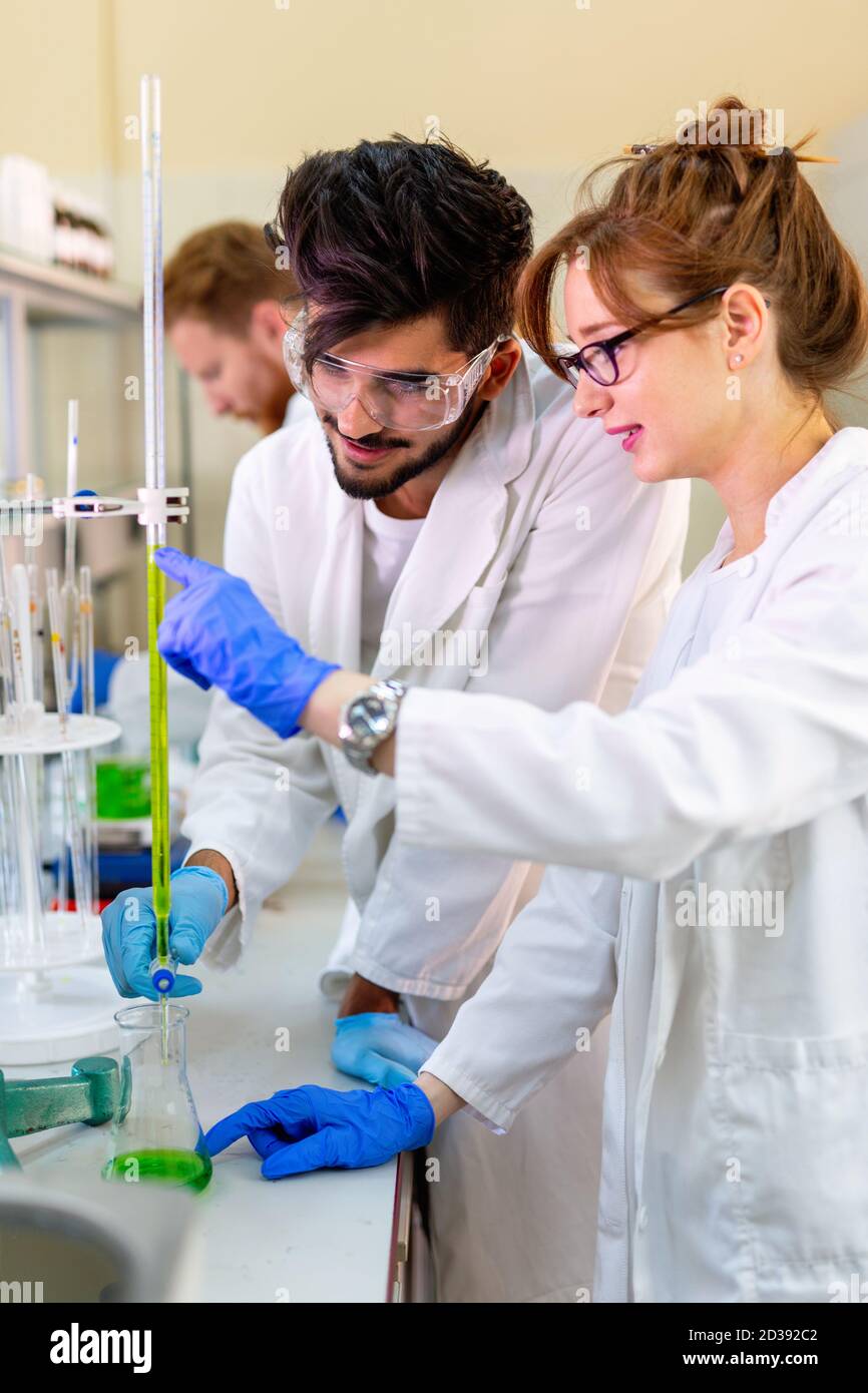 Cancer research lab hi-res stock photography and images - Alamy