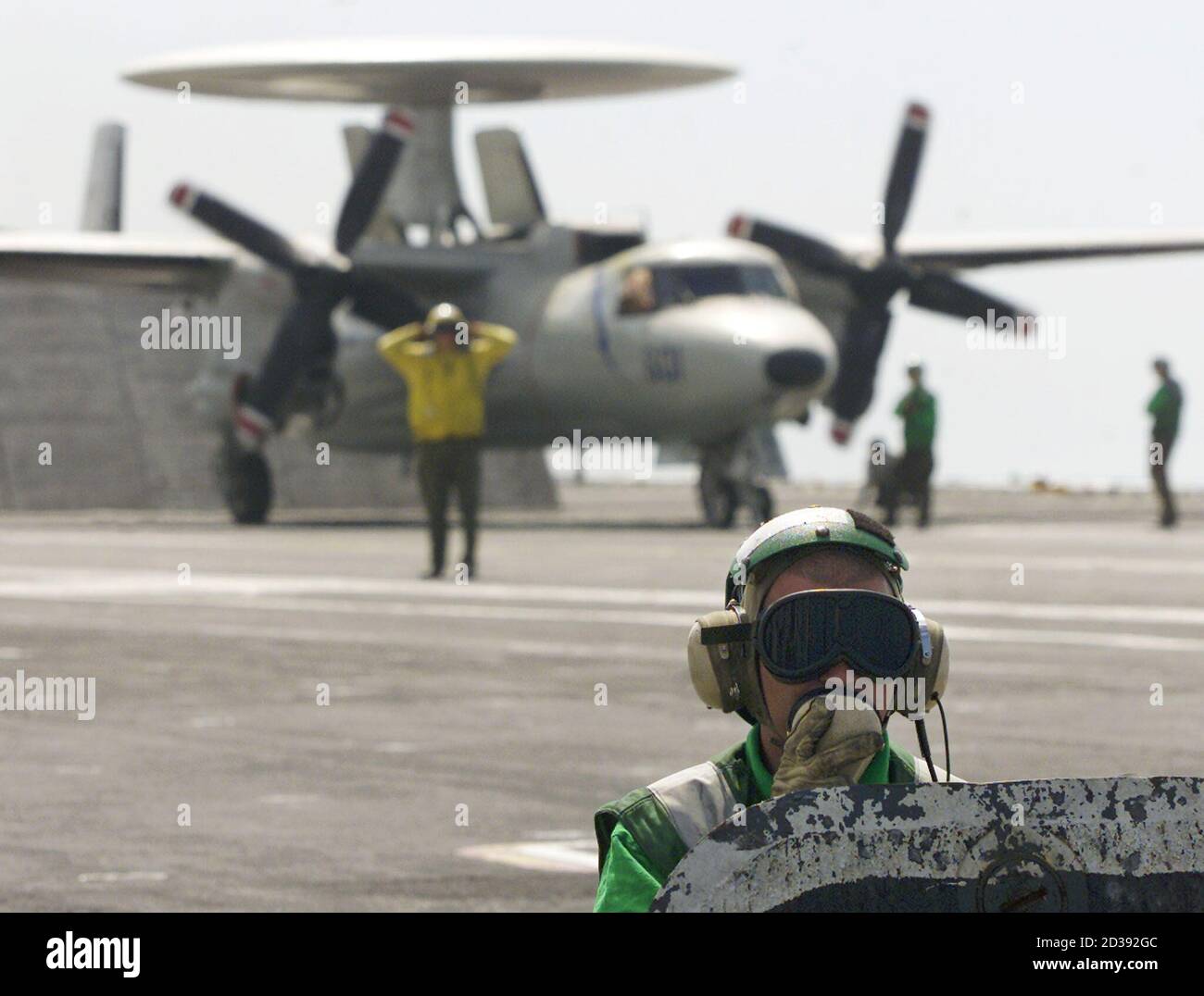 Aircraft catapult launch hi-res stock photography and images - Alamy