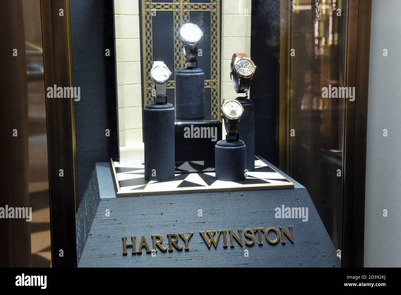 Harry winston jewelry hi-res stock photography and images - Alamy