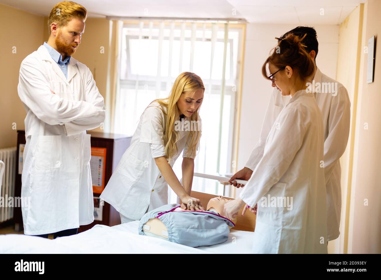 Cpr hospital hi-res stock photography and images - Alamy