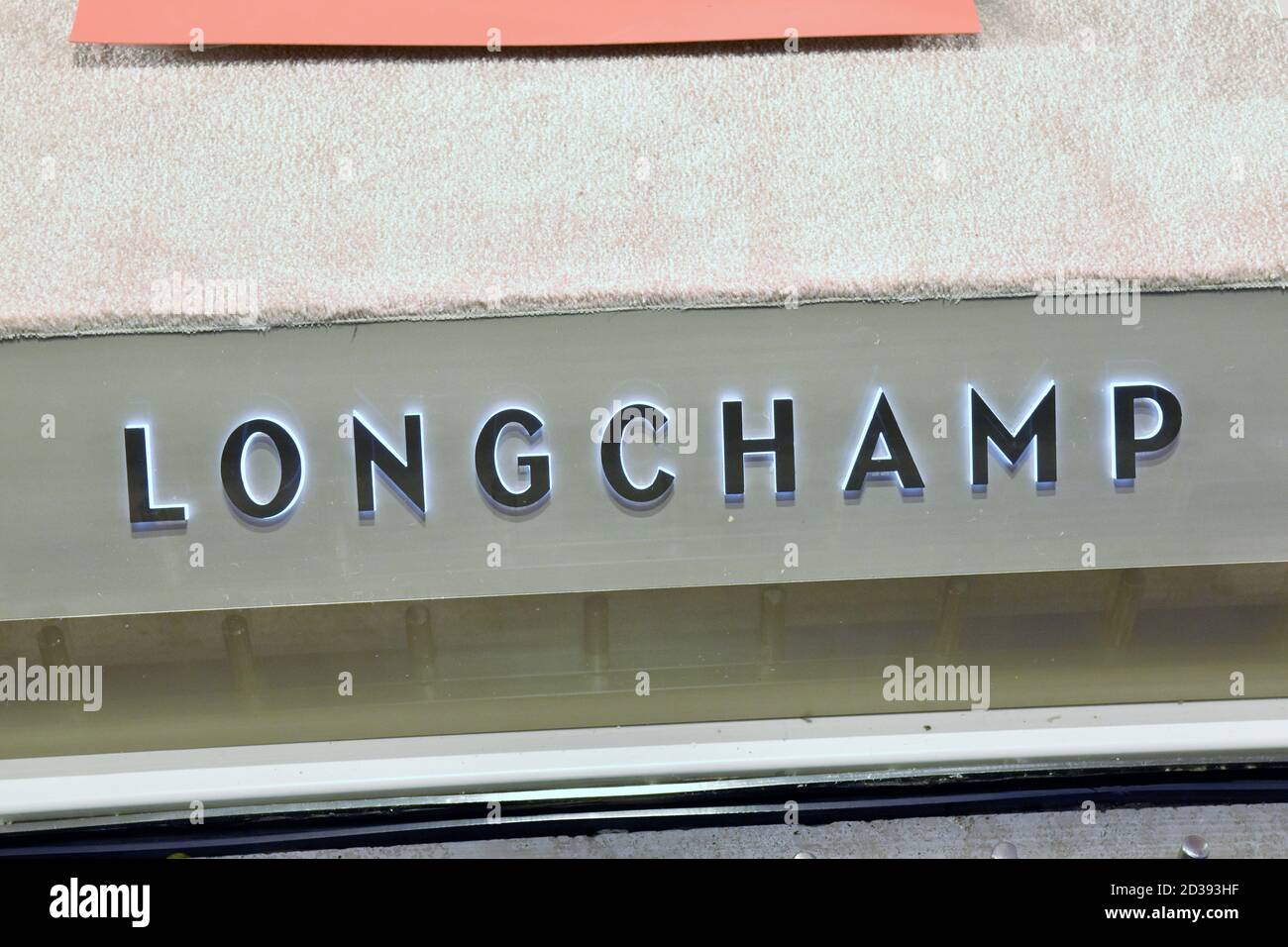 Longchamp logo hi-res stock photography and images - Alamy