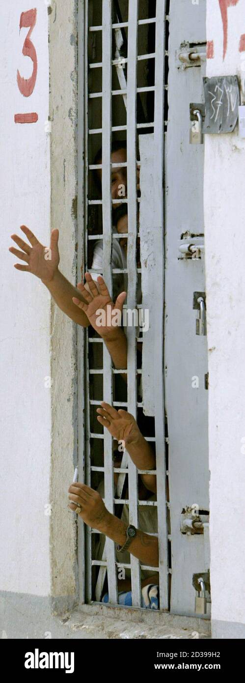 Us prisoners in cell hi-res stock photography and images - Alamy