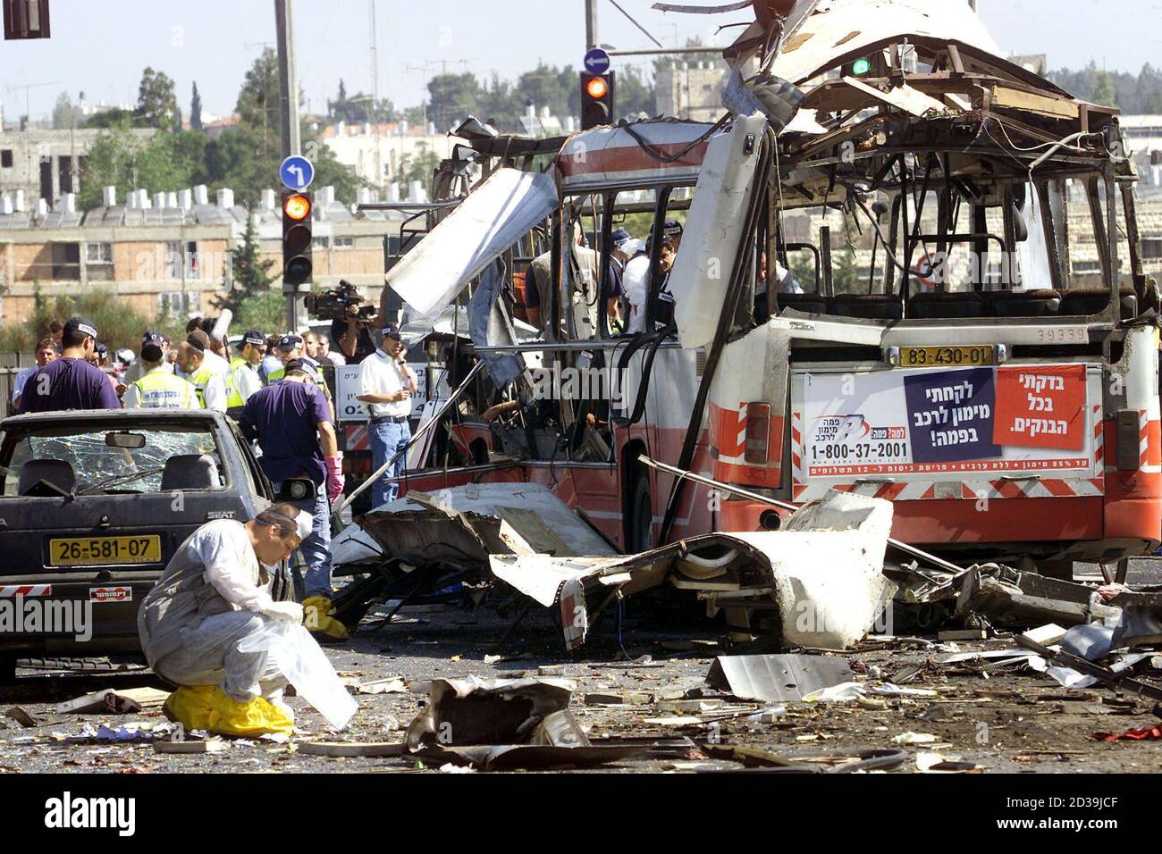 Number 32 bus hi-res stock photography and images - Alamy