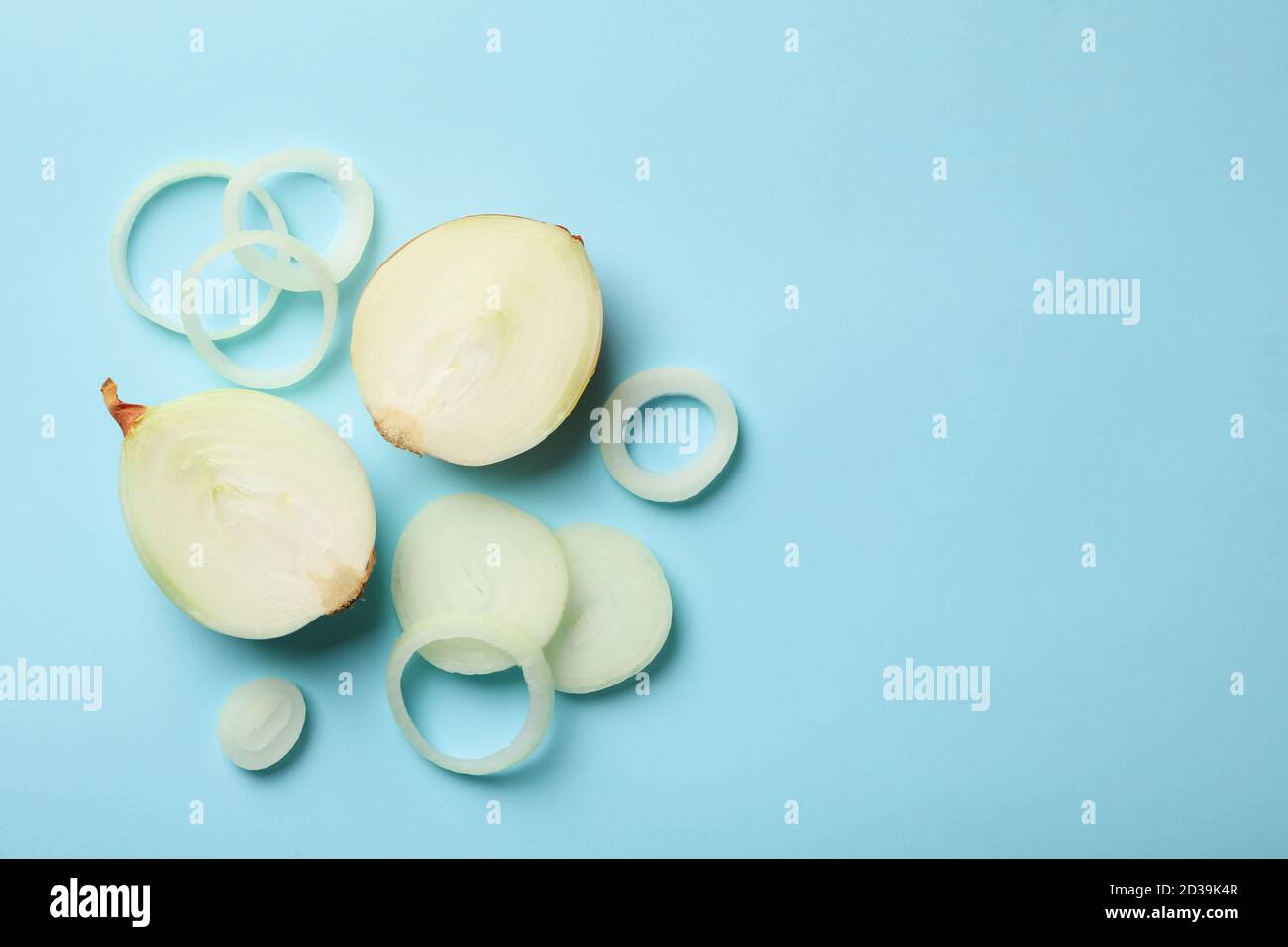 Sliced blue onion on hi-res stock photography and images - Alamy
