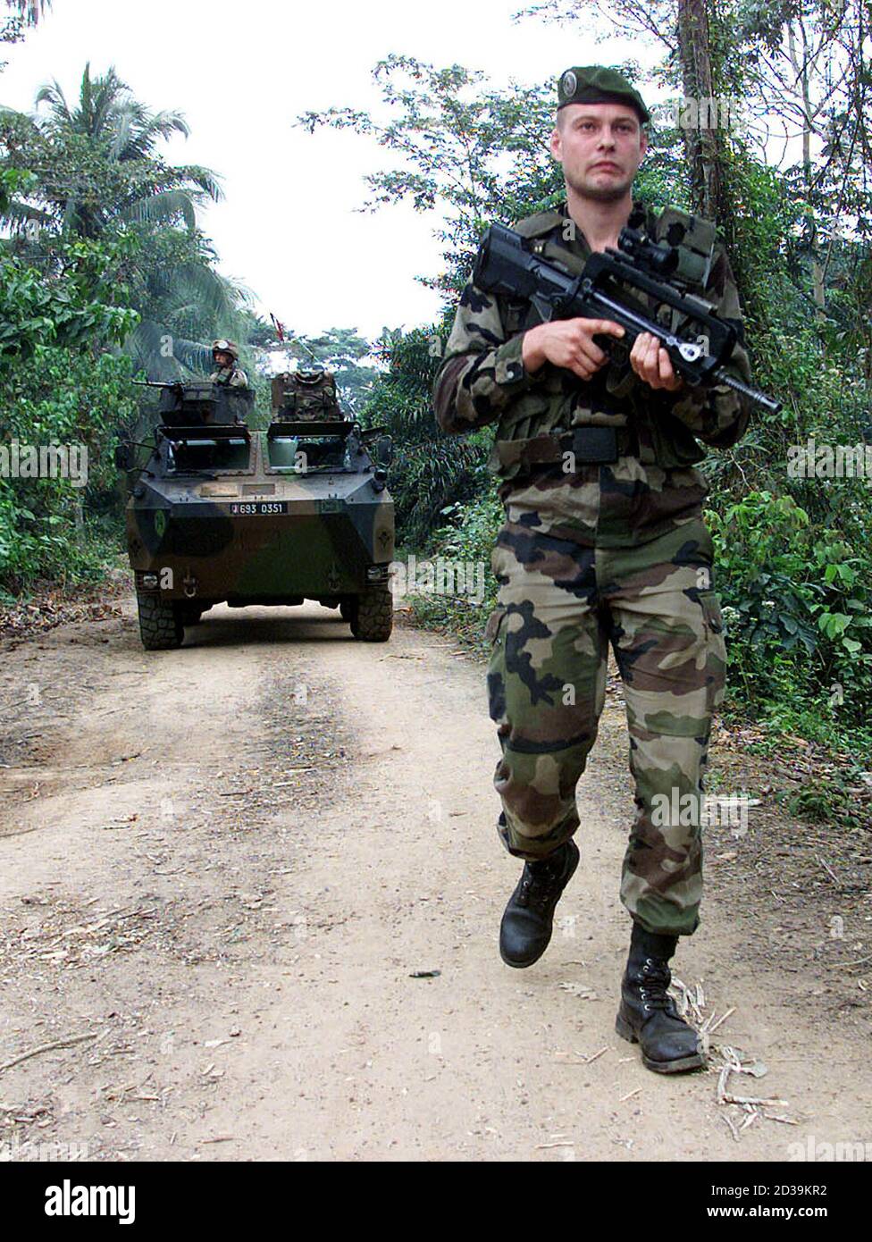 Patrol of paratroopers of the french foreign legion hi-res stock ...
