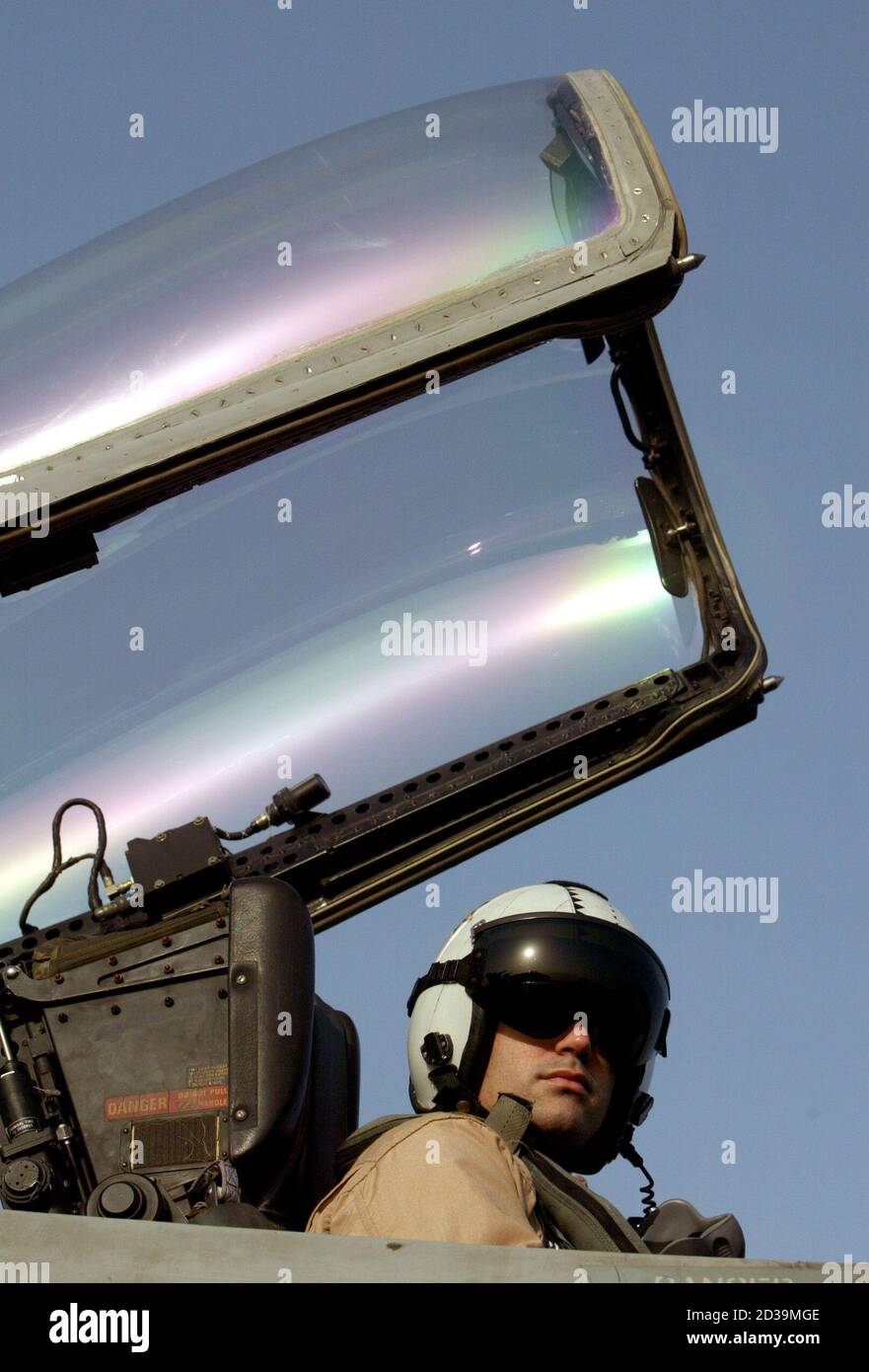 Air bridge canopy hi-res stock photography and images - Alamy