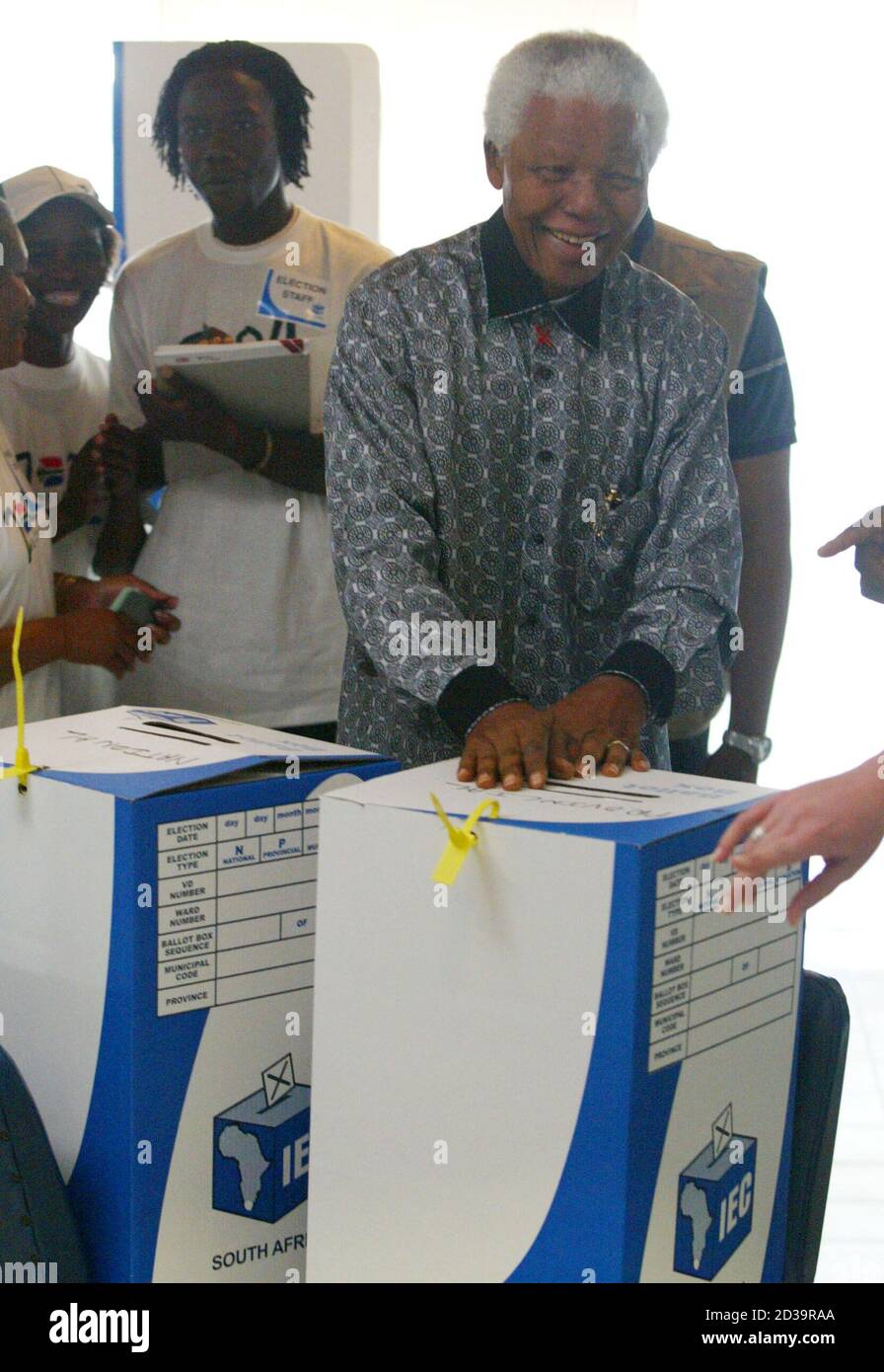 Mandela victory hi-res stock photography and images - Alamy