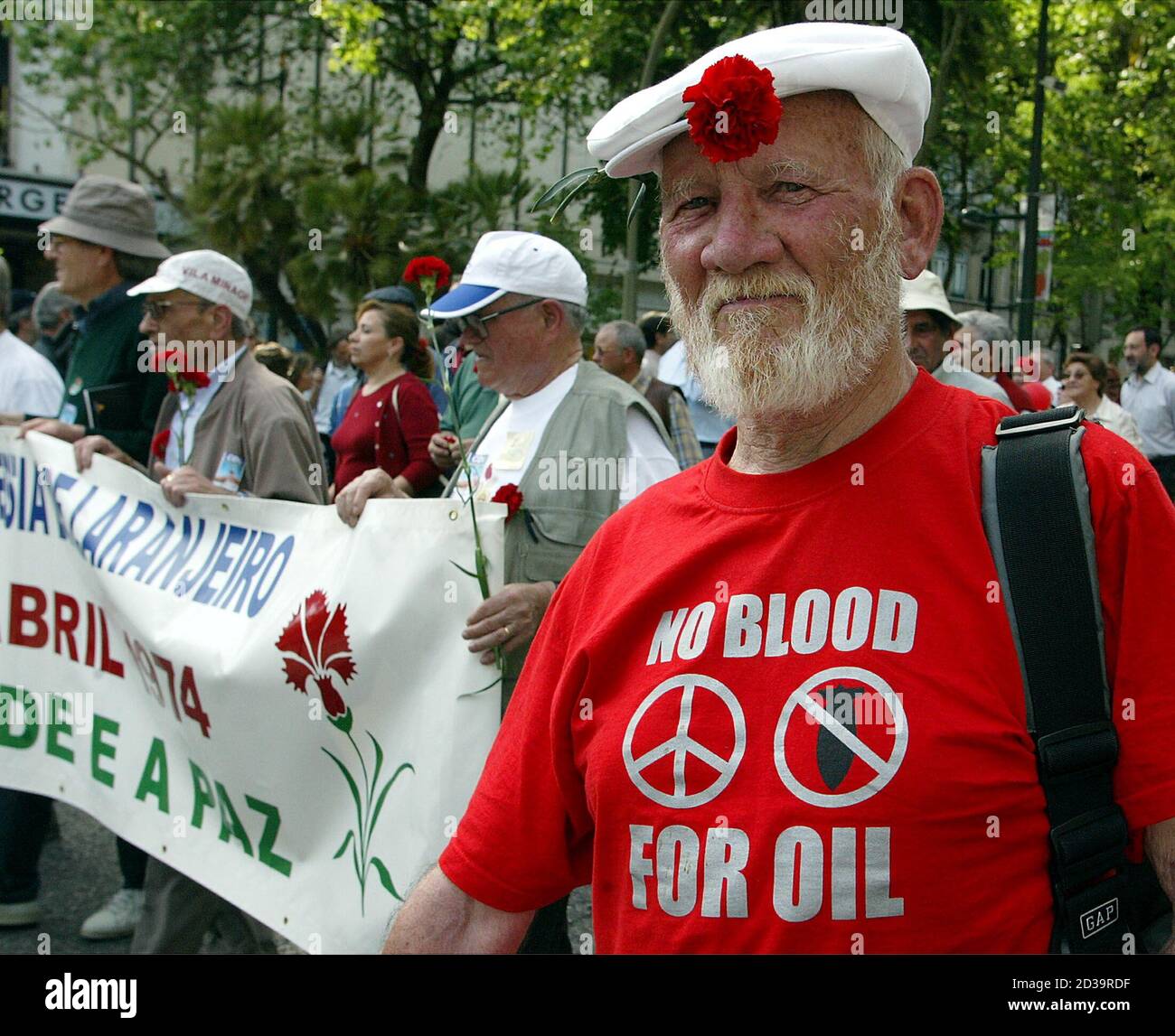 Revolution of the carnations hi-res stock photography and images - Alamy