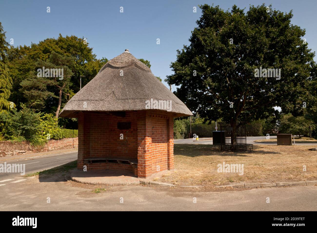 Thatched shelter, Marsham Green, Norfolk, UK Stock Photo - Alamy
