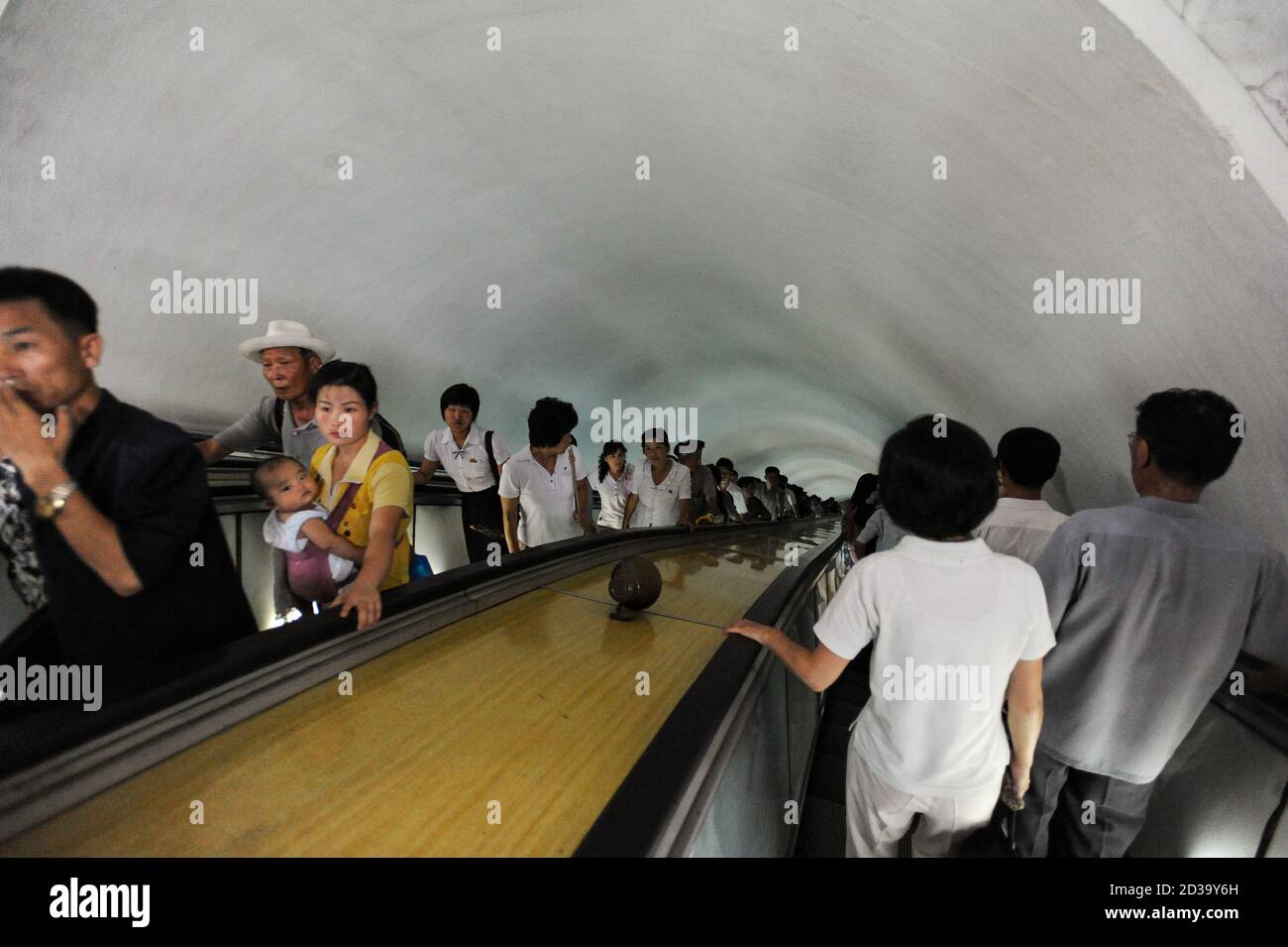 North korea metro hi-res stock photography and images - Alamy
