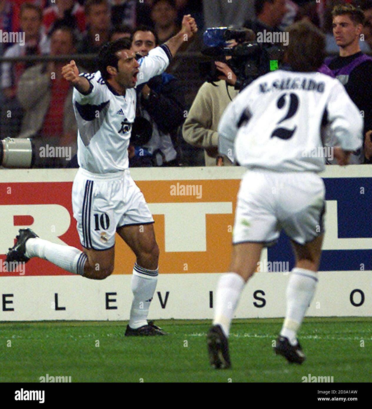 Bayern champions league final 2001 hi-res stock photography and images ...