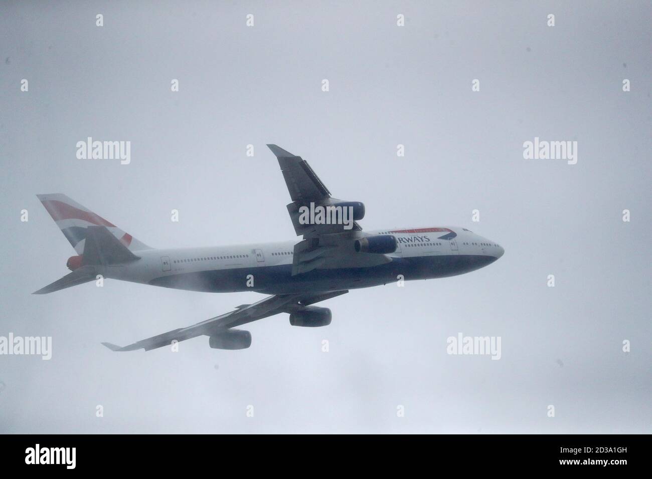 Two parallel runways hi-res stock photography and images - Alamy