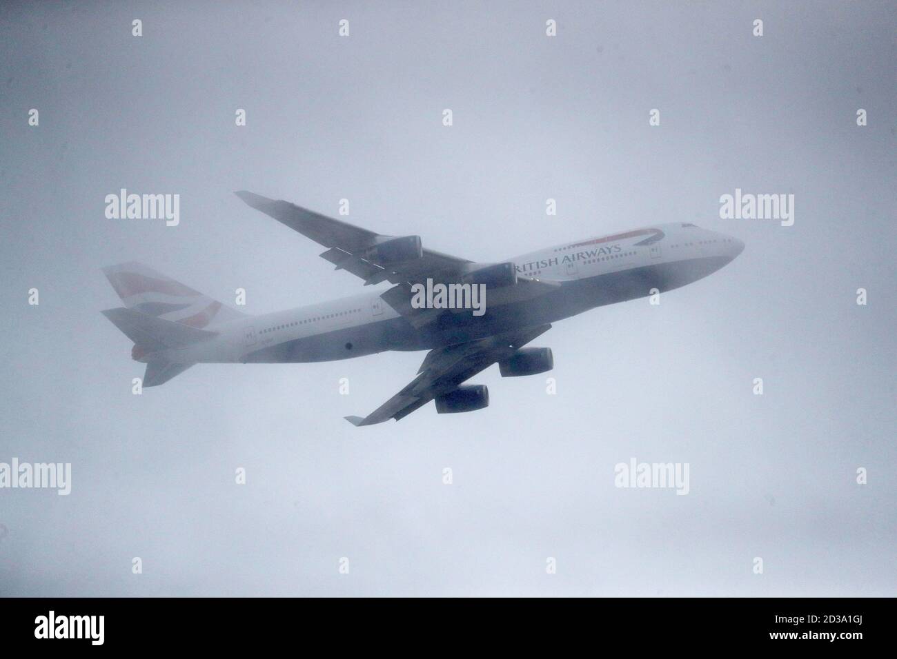 Parallel runways hi-res stock photography and images - Alamy