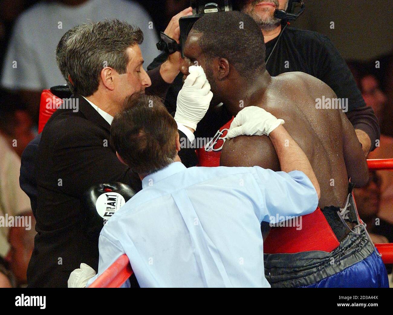 Ringside doctor hi-res stock photography and images - Alamy