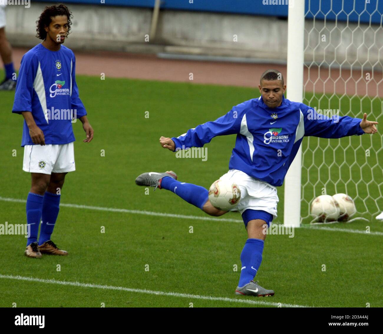 Ronaldo training 2002 hi-res stock photography and images - Alamy
