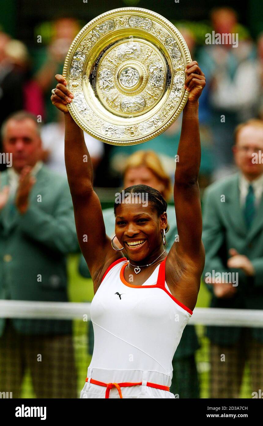 Venus and serena williams on court hi-res stock photography and images ...