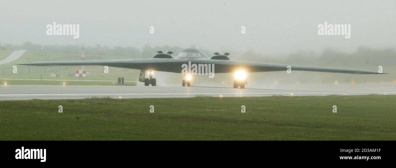 B 2 spirit stealth bombers hi-res stock photography and images - Alamy