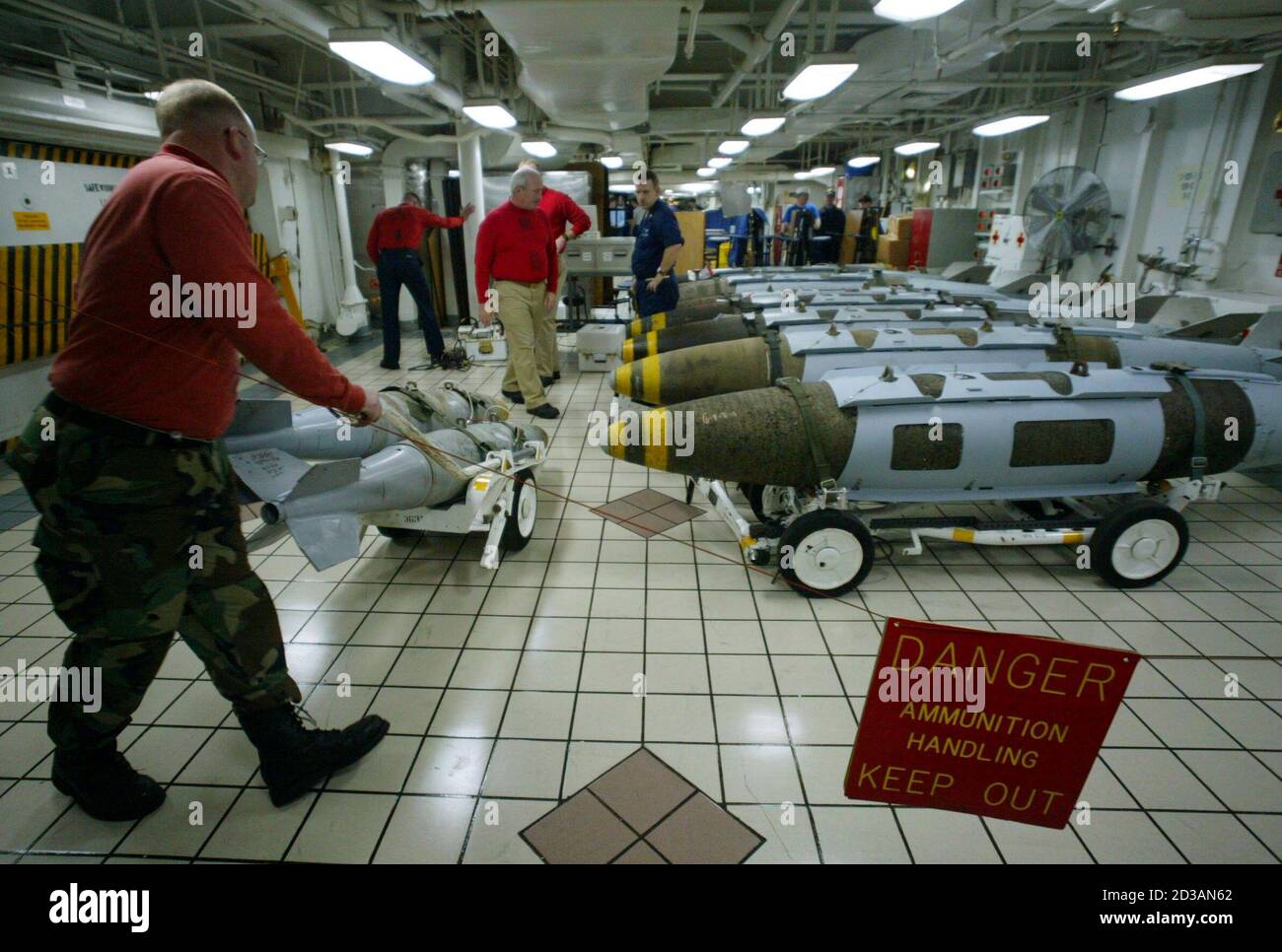 Bush uss abraham lincoln speech hi-res stock photography and images - Alamy
