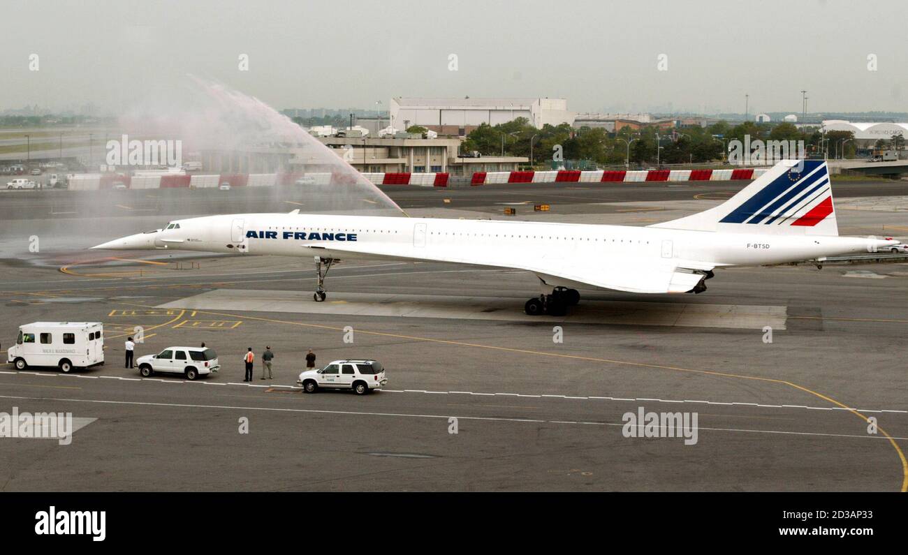 Concorde last flight 2003 hi-res stock photography and images - Alamy