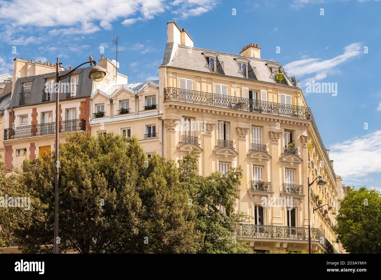 Paris, beautiful building, typical parisian facade Stock Photo - Alamy