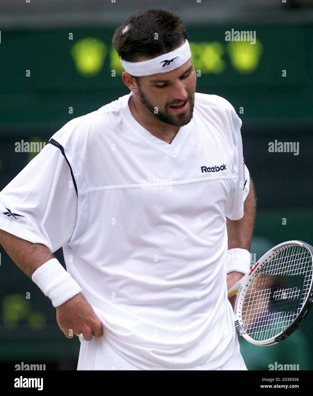 Goran ivanisevic 2001 wimbledon hi-res stock photography and images - Alamy