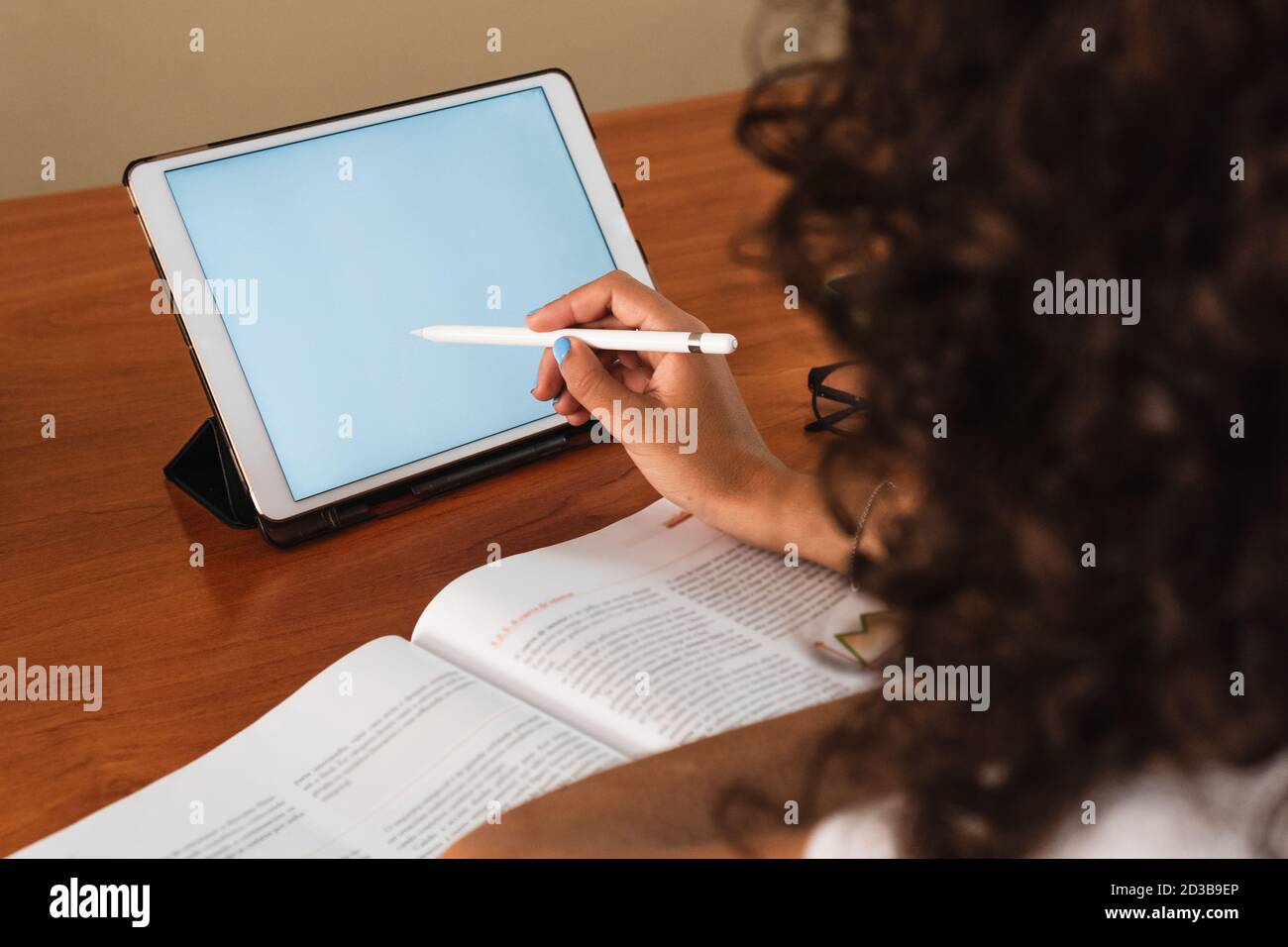 Hand pen detail hi-res stock photography and images - Alamy