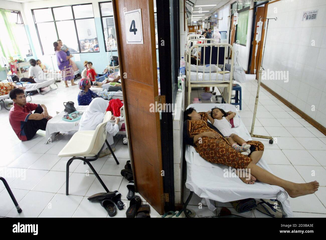 Overcrowded hospital corridor hi-res stock photography and images - Alamy