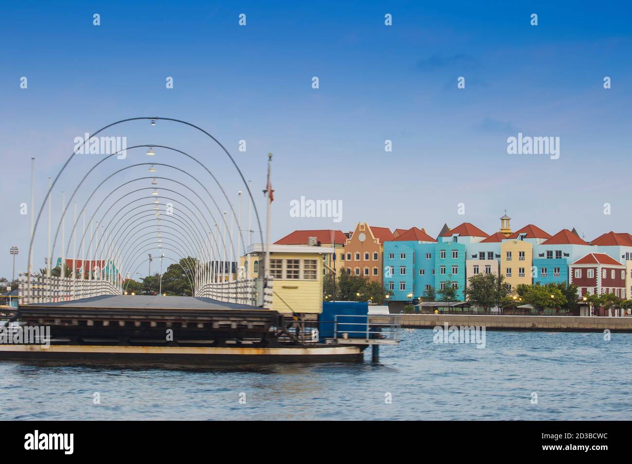 Curacao, Willemstad, Queen Emma pontoon bridge with Otrobanda in ...