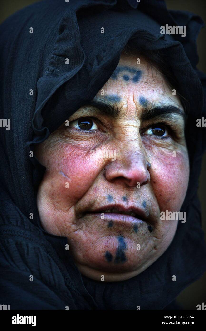 Women tattoos on face hi-res stock photography and images - Alamy