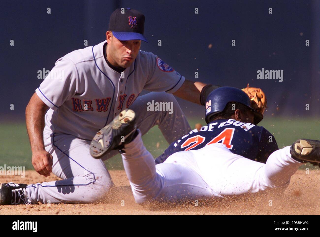 Rickey henderson steal hi-res stock photography and images - Alamy