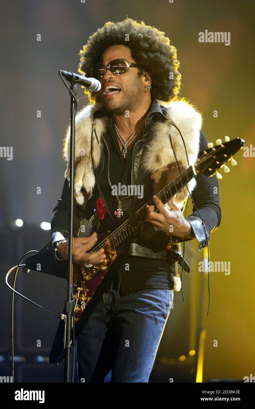2002 american music awards hi-res stock photography and images - Alamy