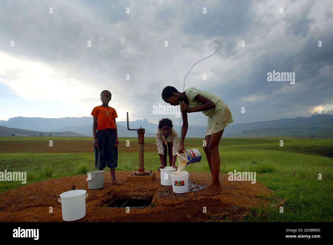Safe drinking water, africa hi-res stock photography and images - Alamy
