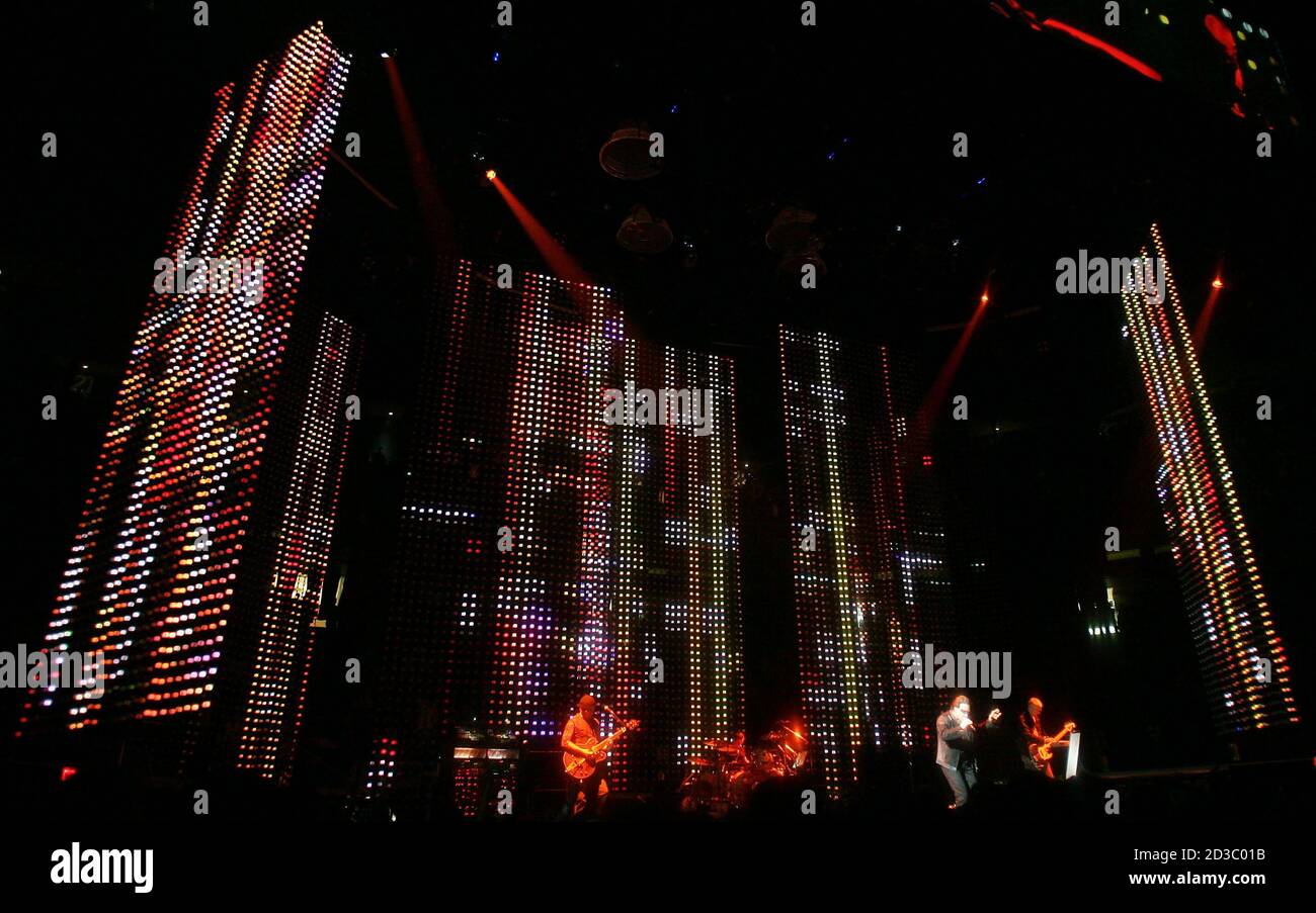 Bono u2 2005 concert hi-res stock photography and images - Alamy