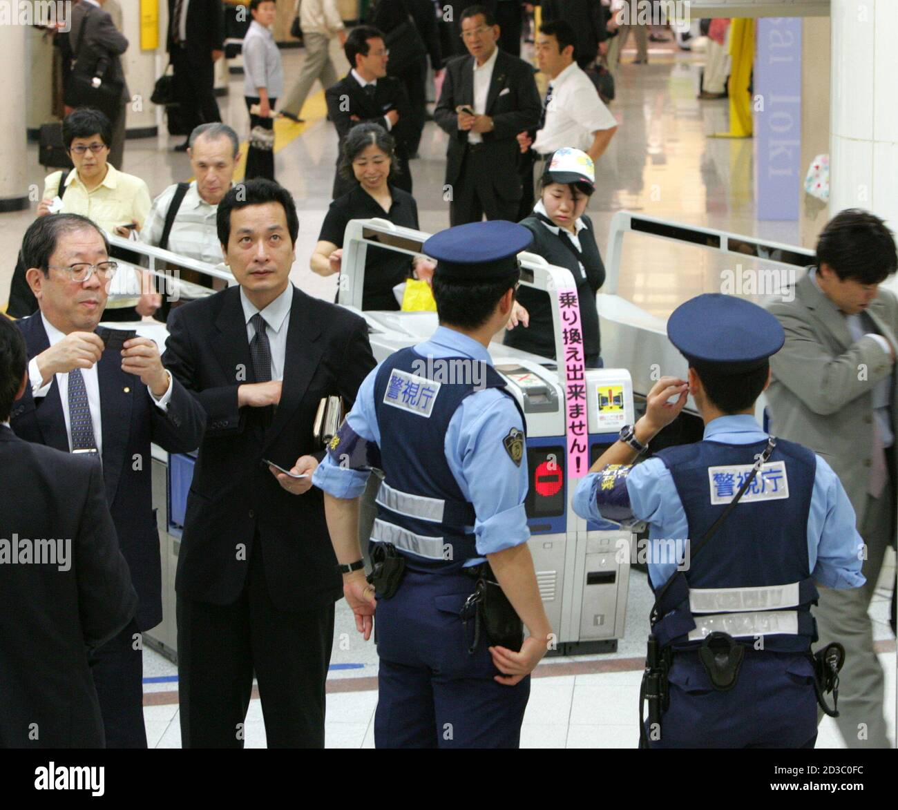 Tokyo buses rush hour hi-res stock photography and images - Alamy