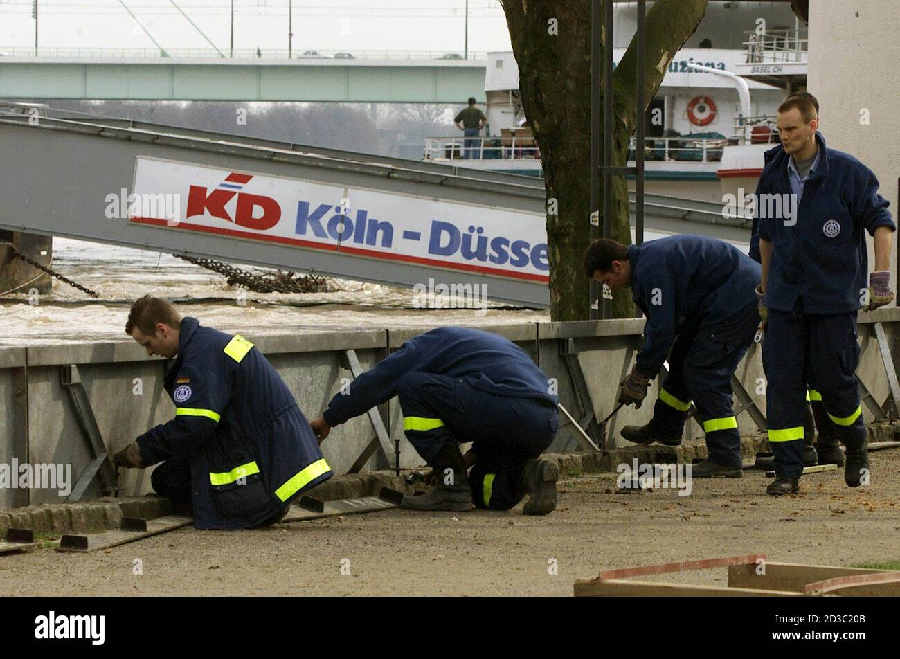Flood in cologne hi-res stock photography and images - Alamy