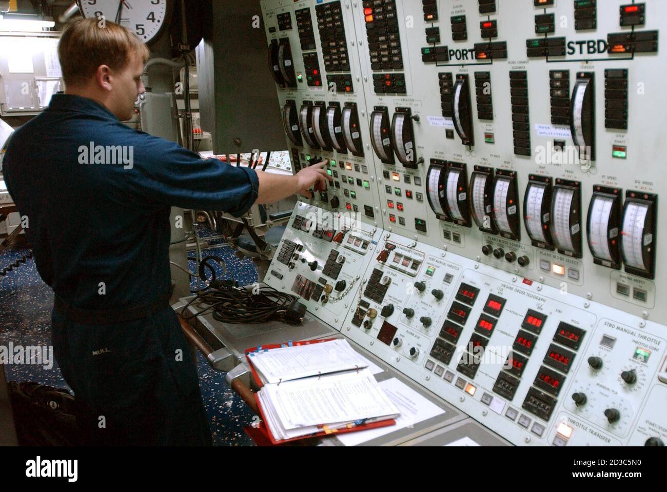 Gas turbine systems mechanic hi-res stock photography and images - Alamy