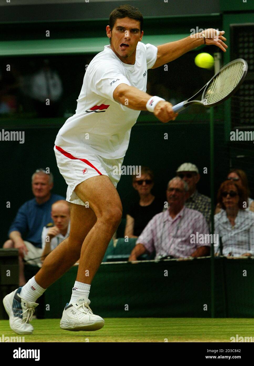 Roger federer wimbledon 2003 hi-res stock photography and images - Alamy