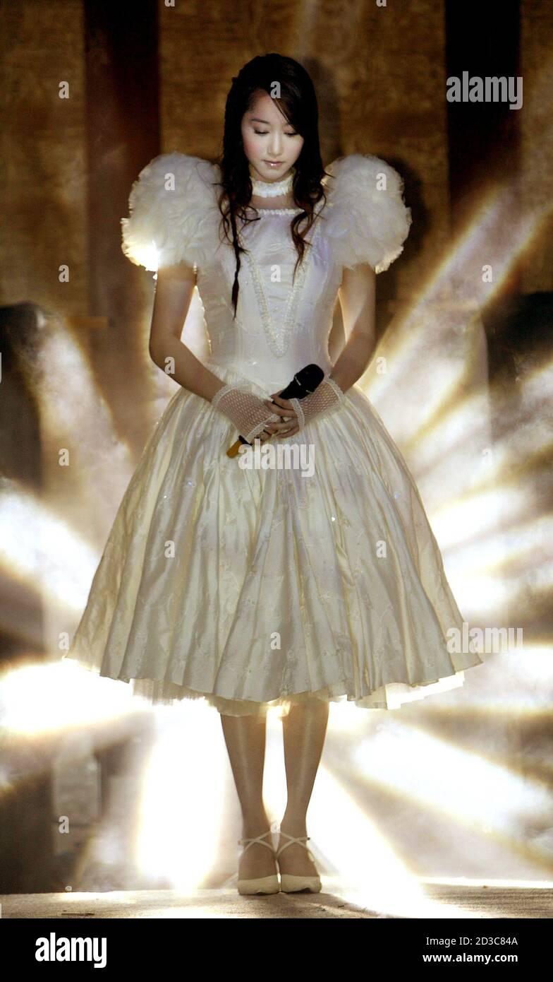 Shi shi singer hi-res stock photography and images - Alamy