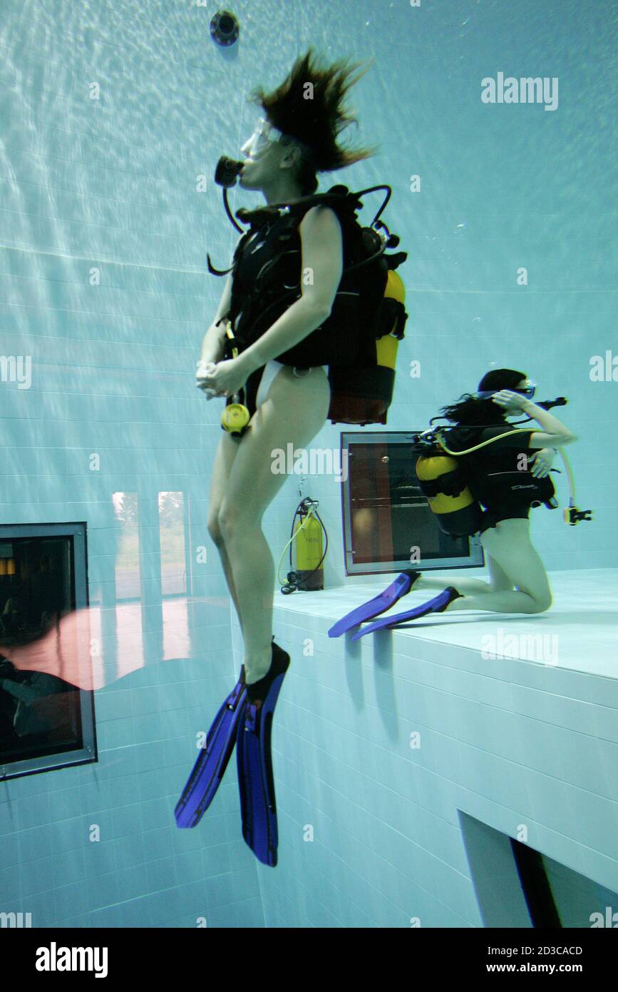 Deepest swimming pool hi-res stock photography and images - Alamy