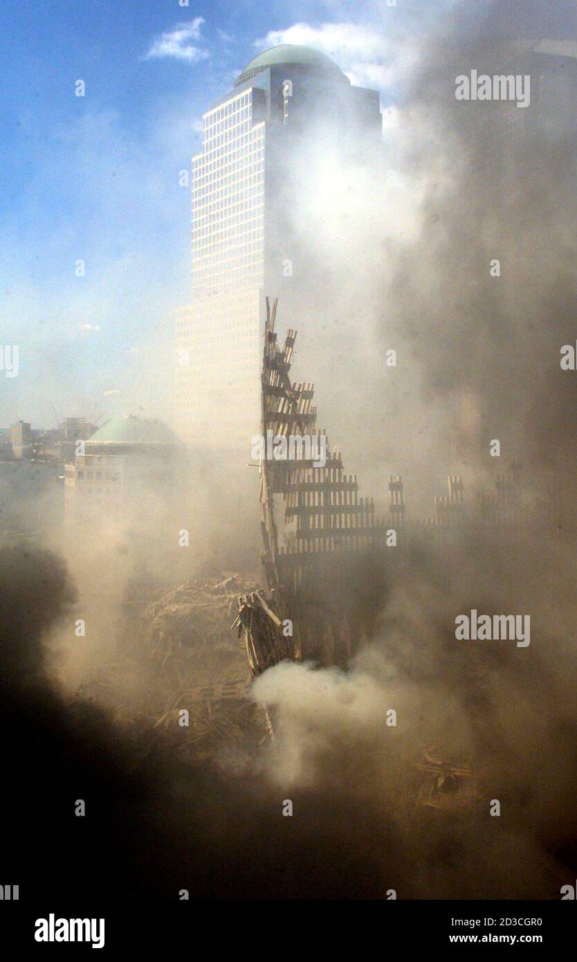 World trade center 2001 fire hi-res stock photography and images - Alamy