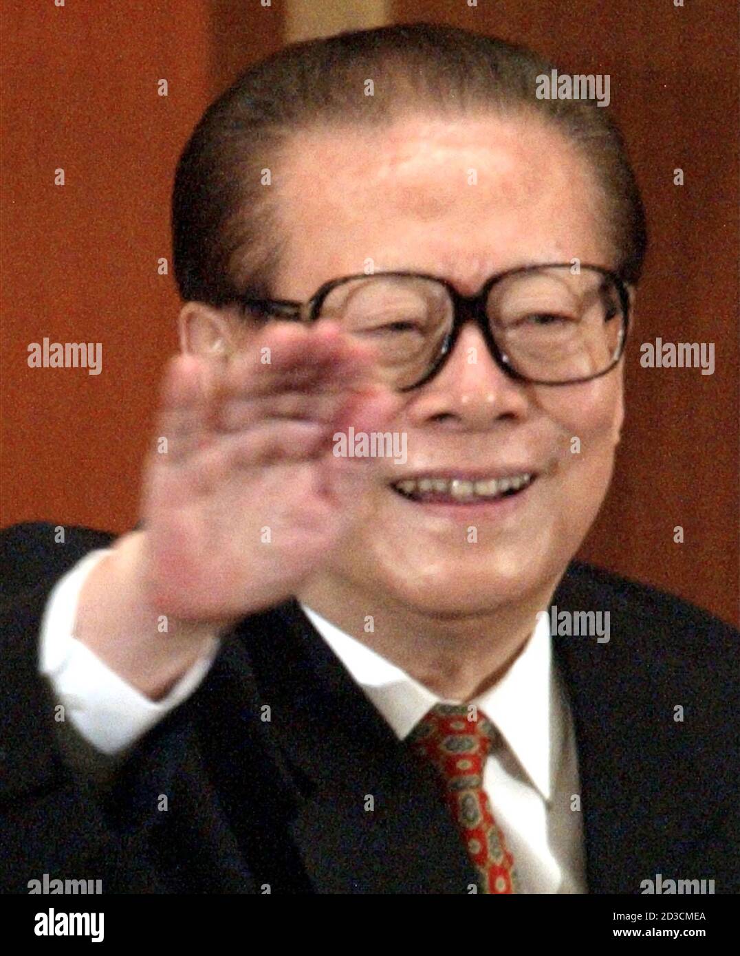 Chinese president jiang zemin waves hi-res stock photography and images ...