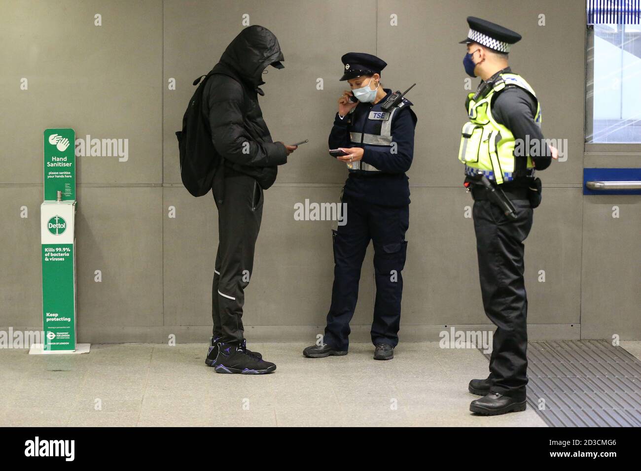British transport police officer kings cross underground station hi-res ...