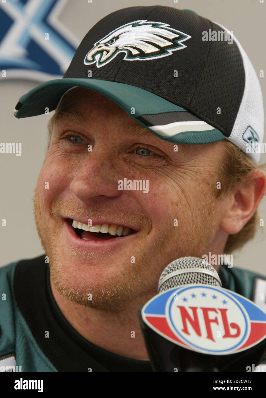 Philadelphia eagles helmet hi-res stock photography and images - Alamy