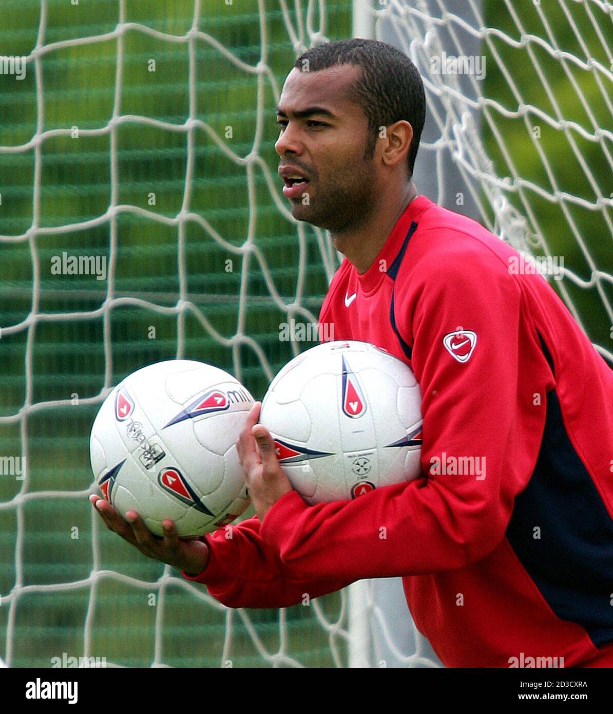 Ashley cole arsenal 2005 hi-res stock photography and images - Alamy